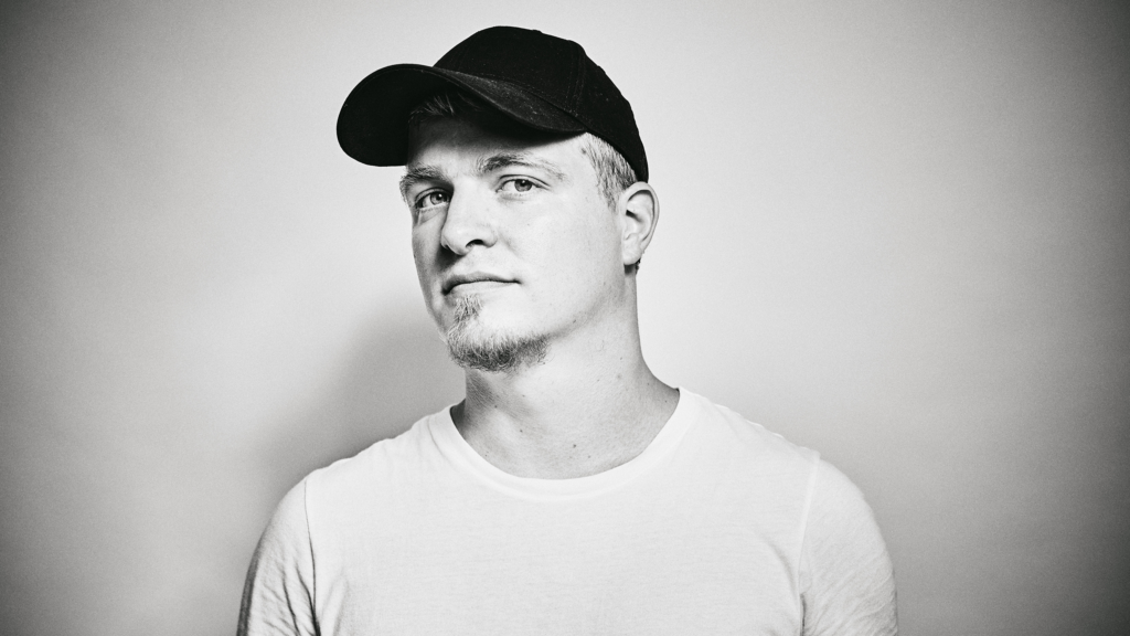 John Linhart se dévoile et dégaine “Every Time” - Riptide Mag