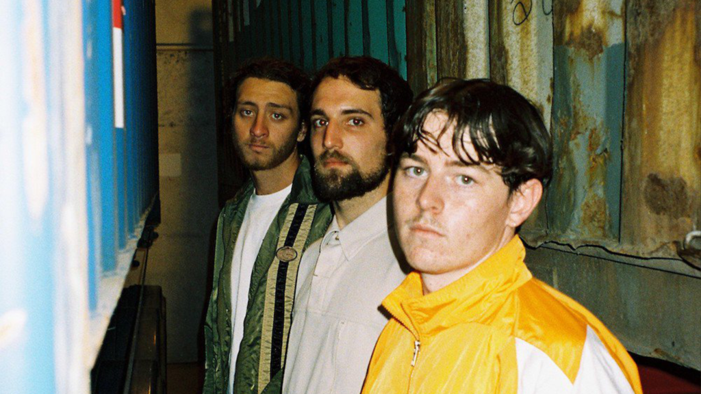 Le trio daste. nous fait voyager avec "Somebody Like You" ! - Riptide Mag