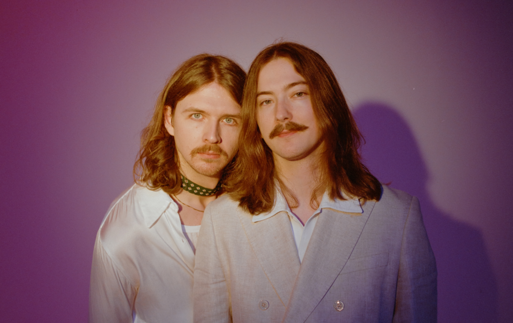 Le duo Tomode en voyage sur la "Riviera" - Riptide Mag