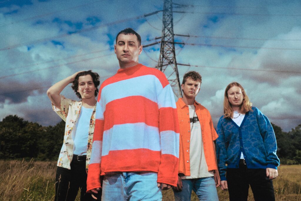 SEA GIRLS Déploit Ses Ailes De "Midnight Butterflies" ! - Riptide Mag